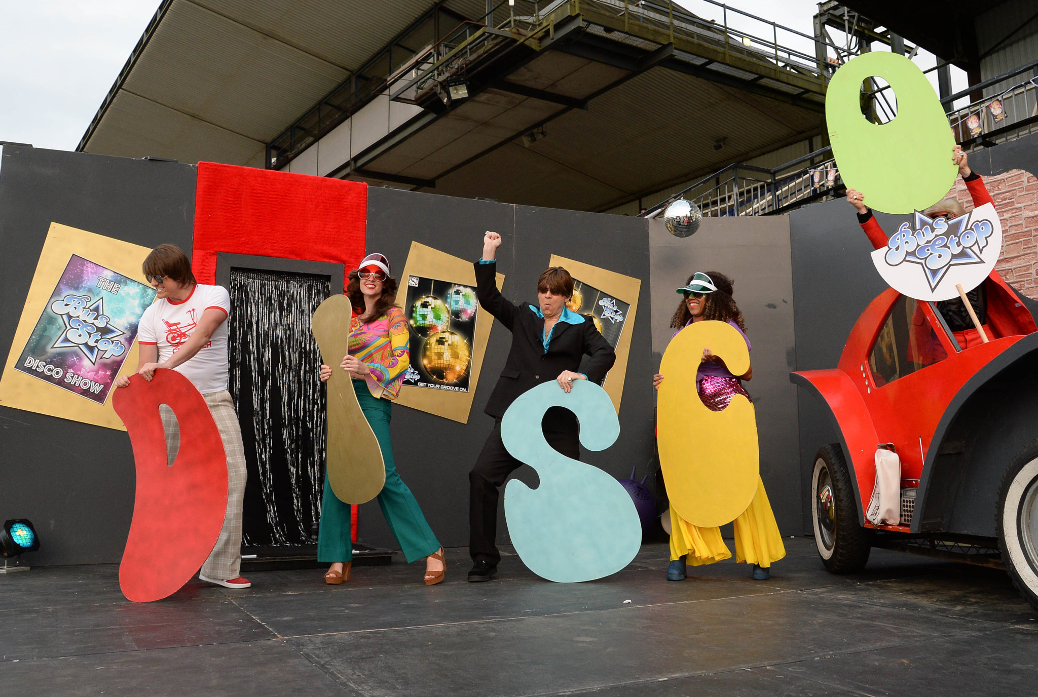 70s Bus Stop Racenight | Beverley Racecourse